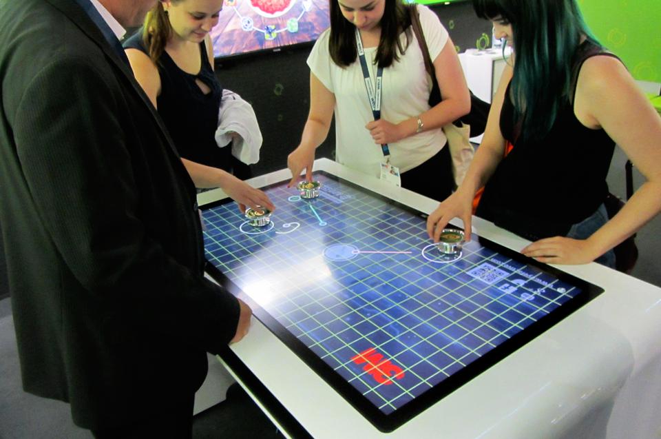 Large-scale touchscreens amaze visitors at dmexco 2016